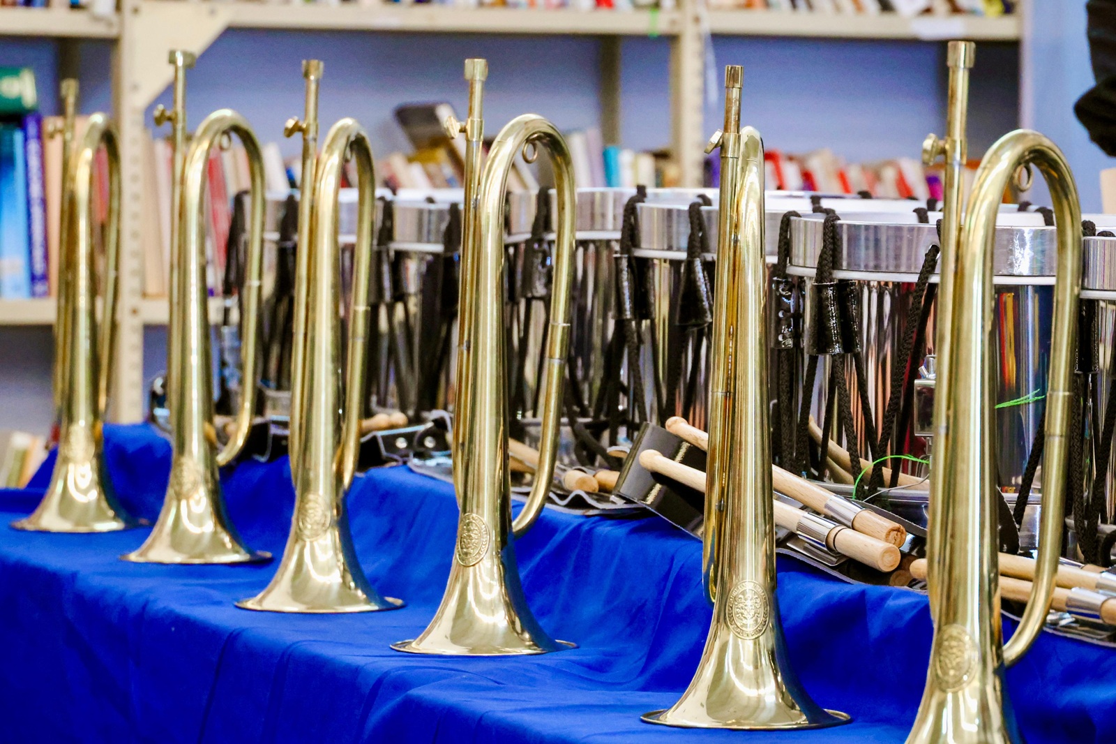 Entregan instrumentos a Bandas de Guerra en SFR - En Contexto